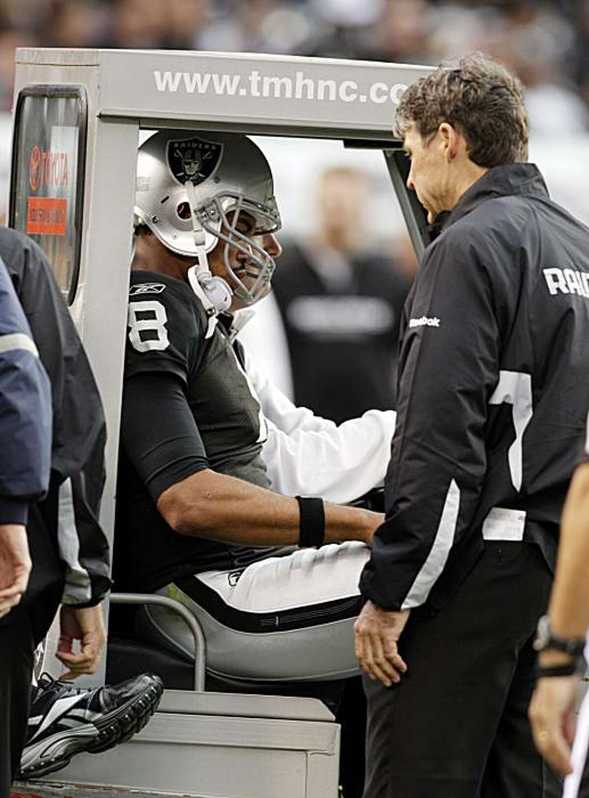Jason Campbell shaken up in Raiders loss
