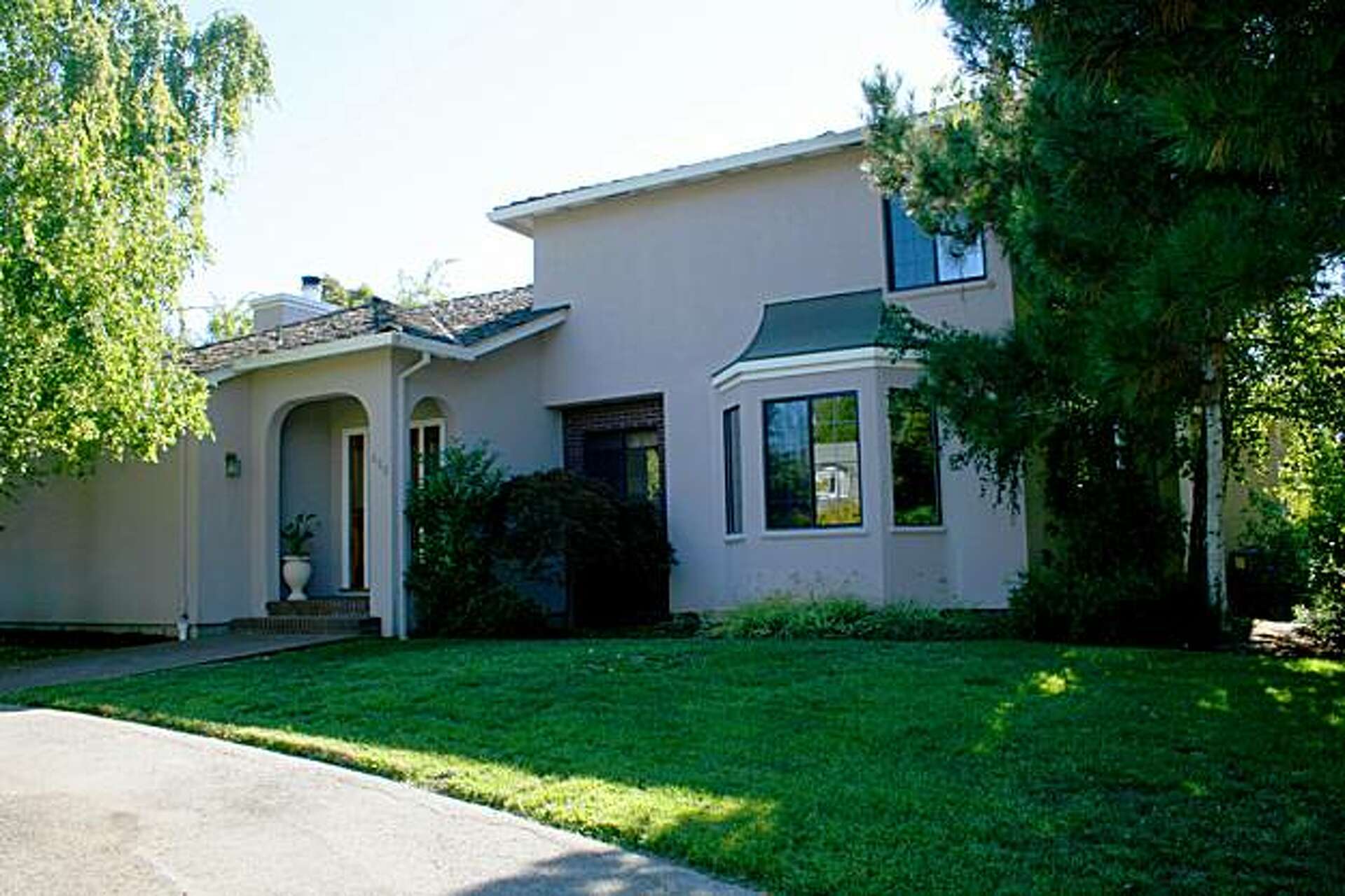 Former 49er receiver Stokes selling home