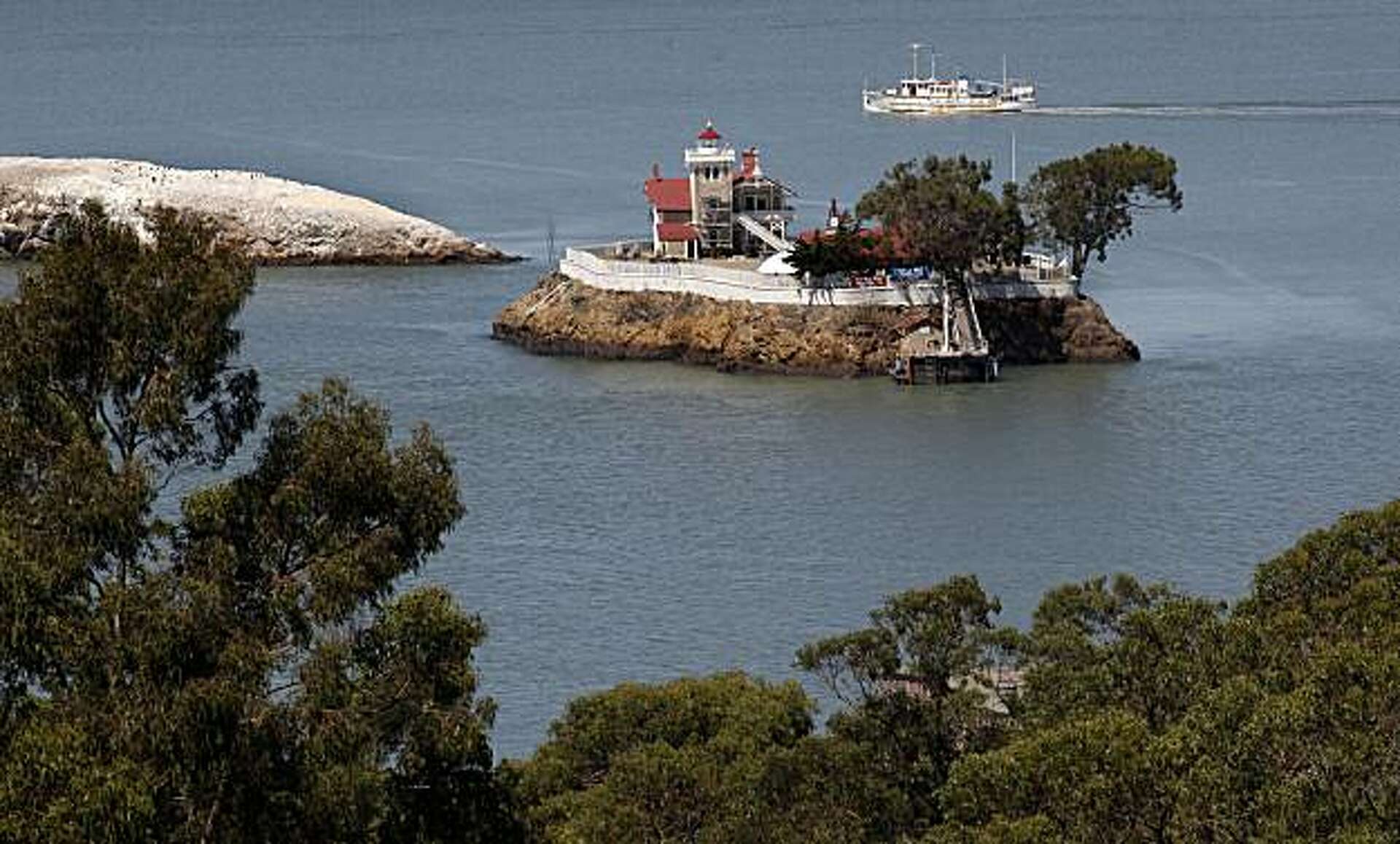 Can you name 15 islands in San Francisco Bay?