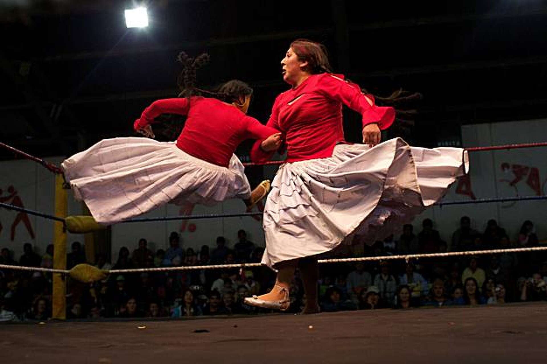 Departures: Life as Bolivian female wrestlers