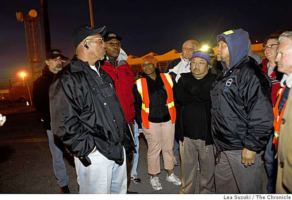 Mediator joins talks over unloading ship