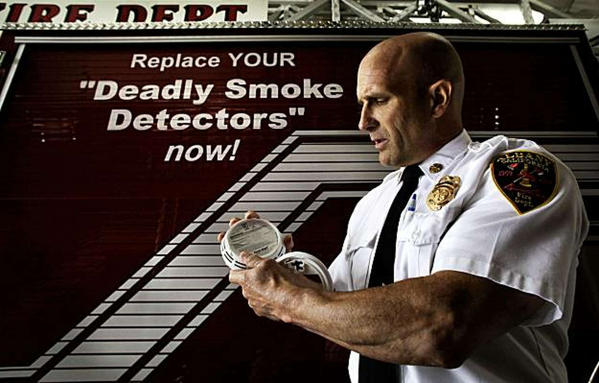Albany fire chief urges switching smoke alarms