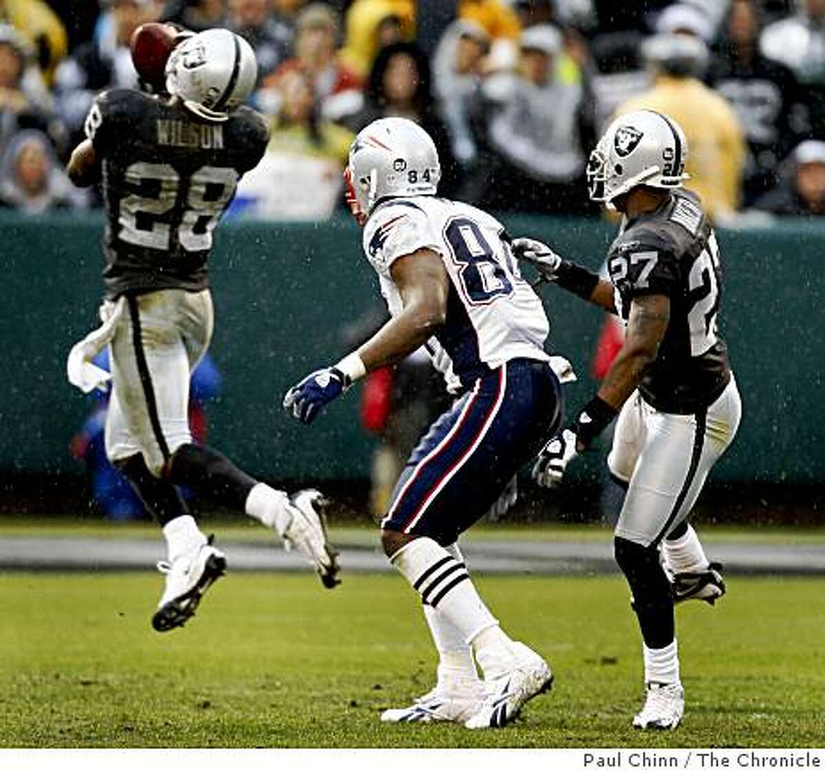 Raiders blown out by Patriots