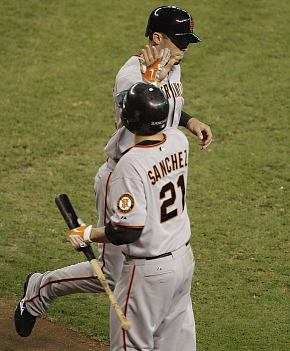 Posey lifts Giants to sweep