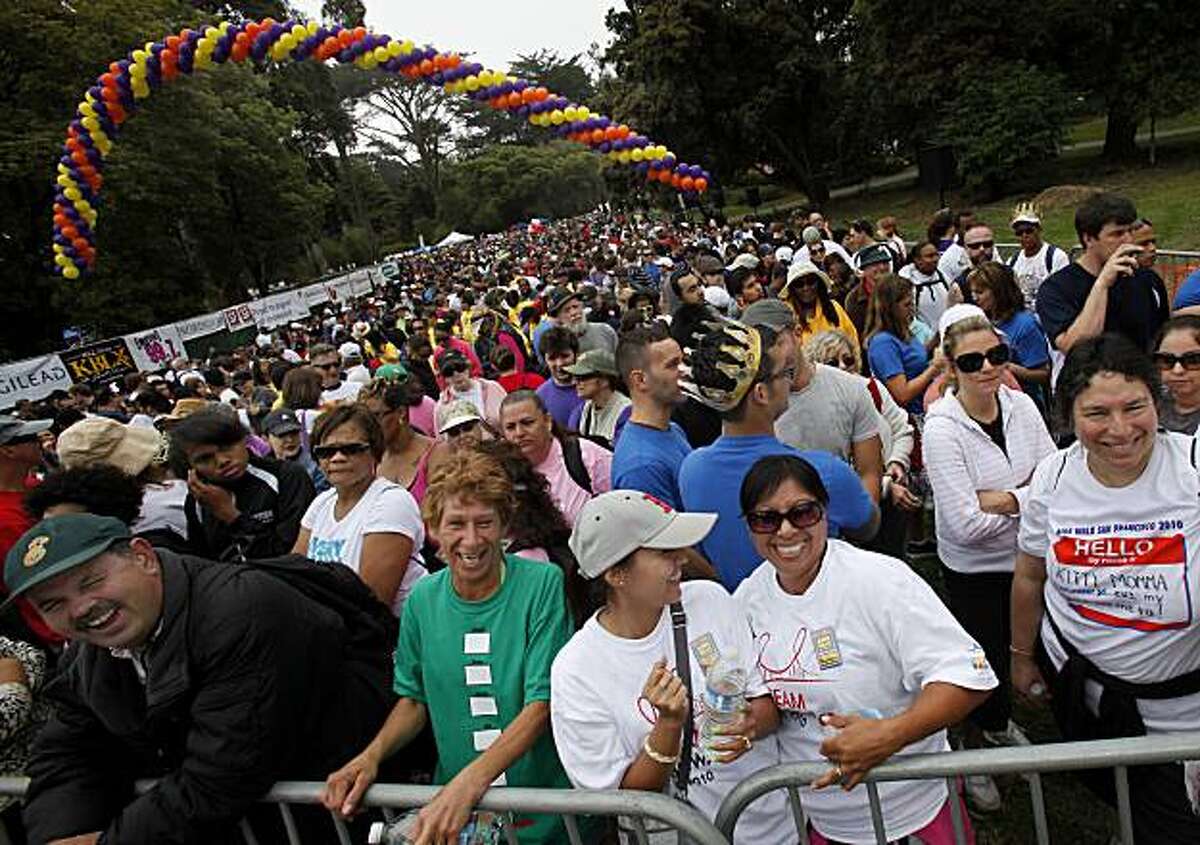 AIDS walk draws 25,000 participants