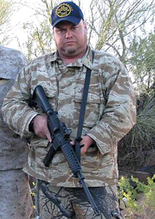 Armed militias patrol Arizona-Mexico border