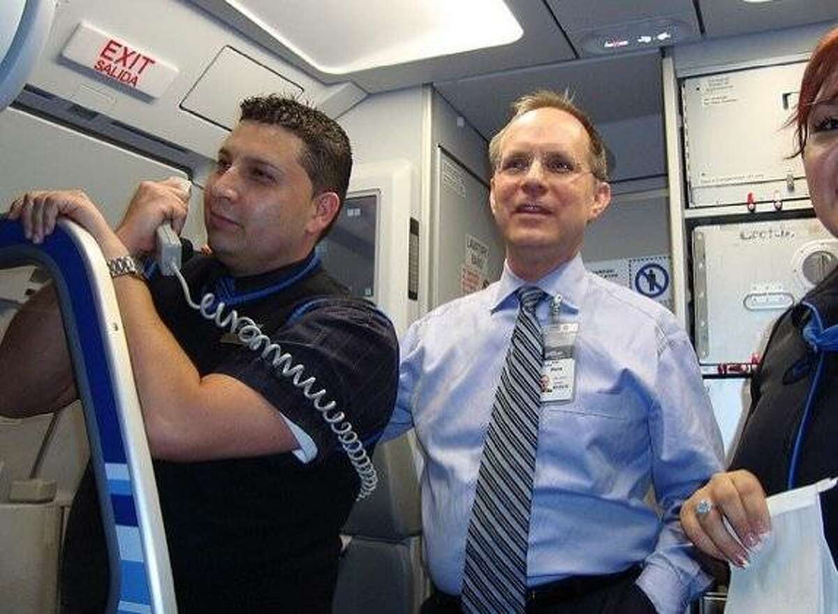 JetBlue's service lands customers