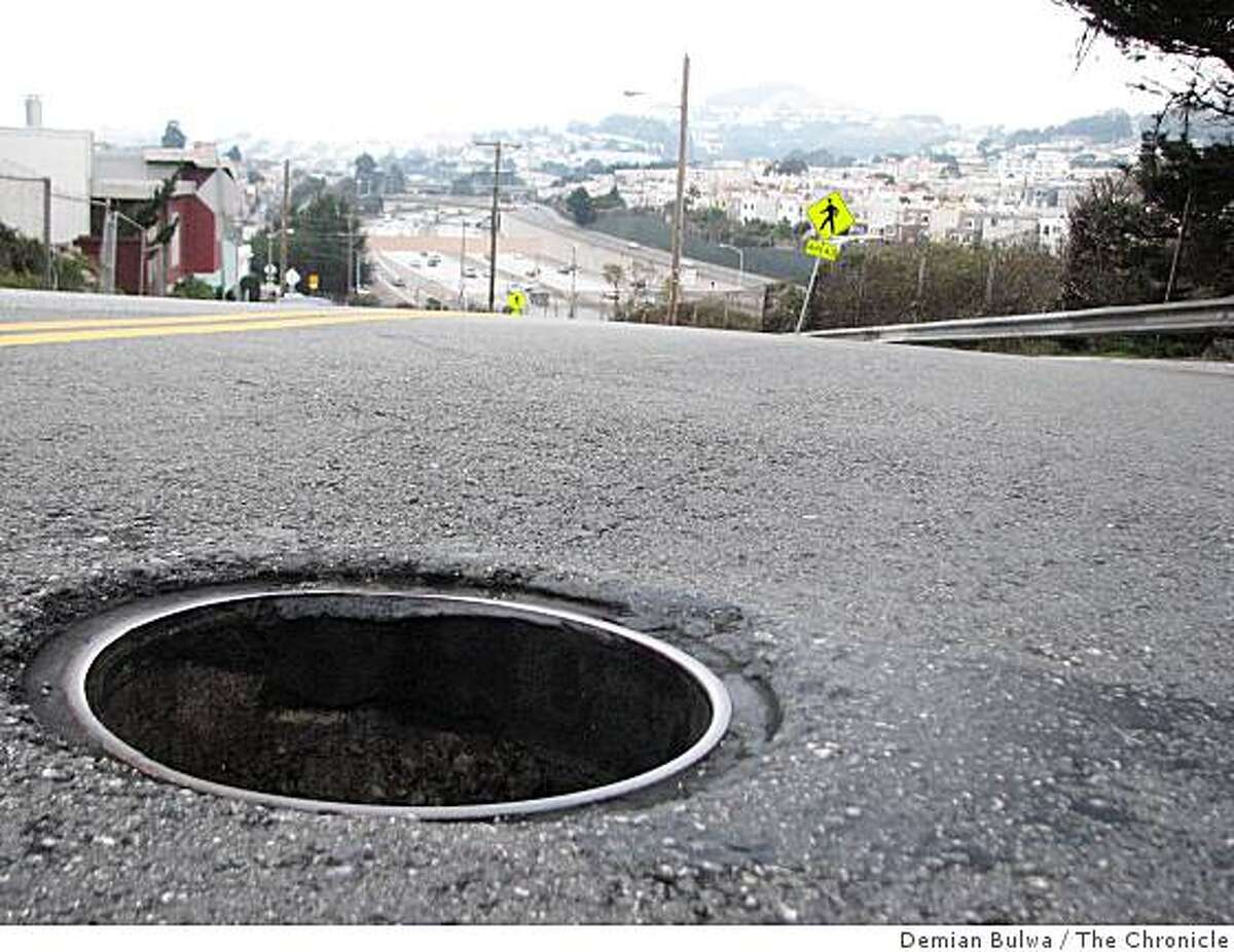 S.F.: Missing manhole cover replaced
