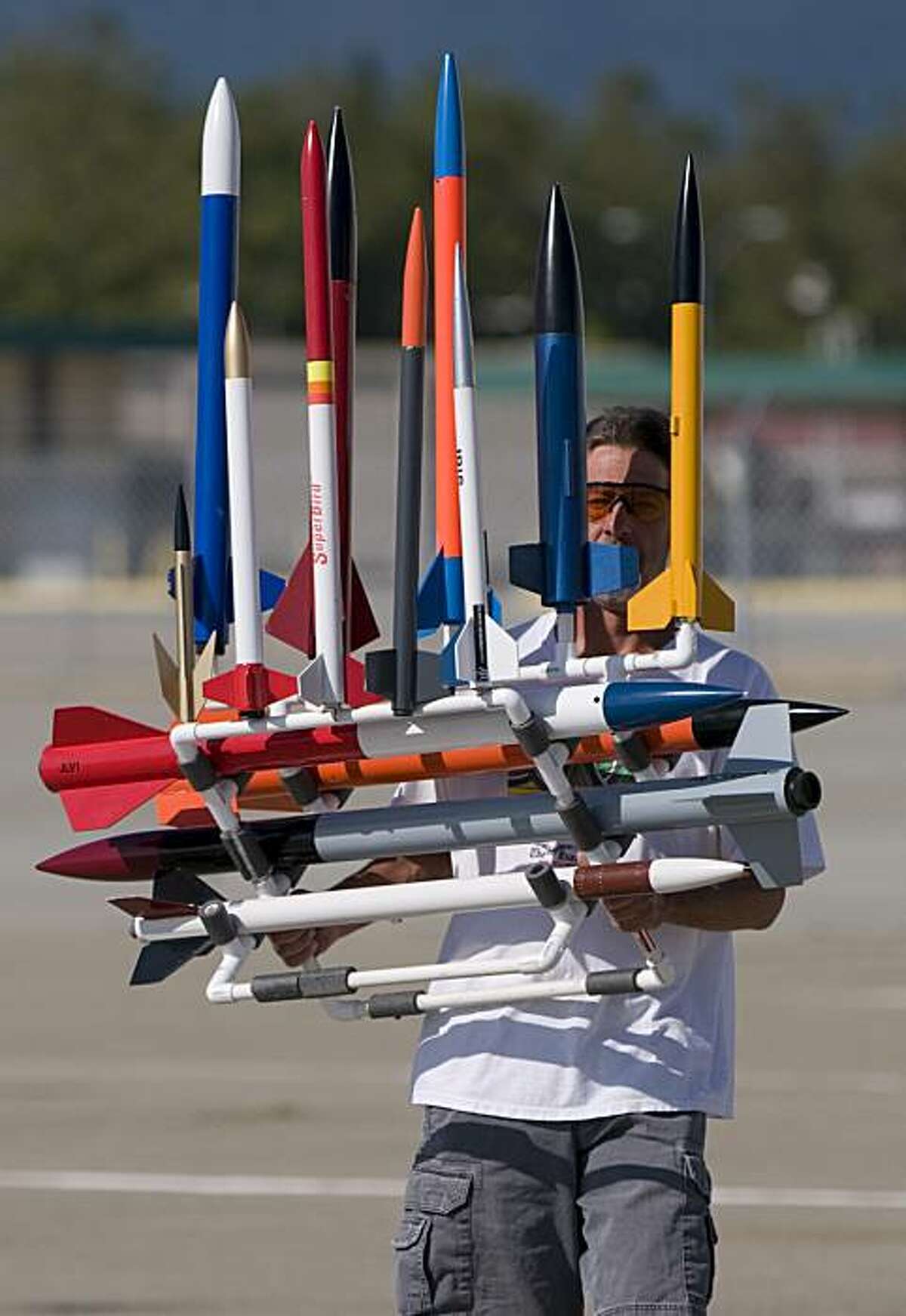 Hobbyists, families still enjoy model rockets
