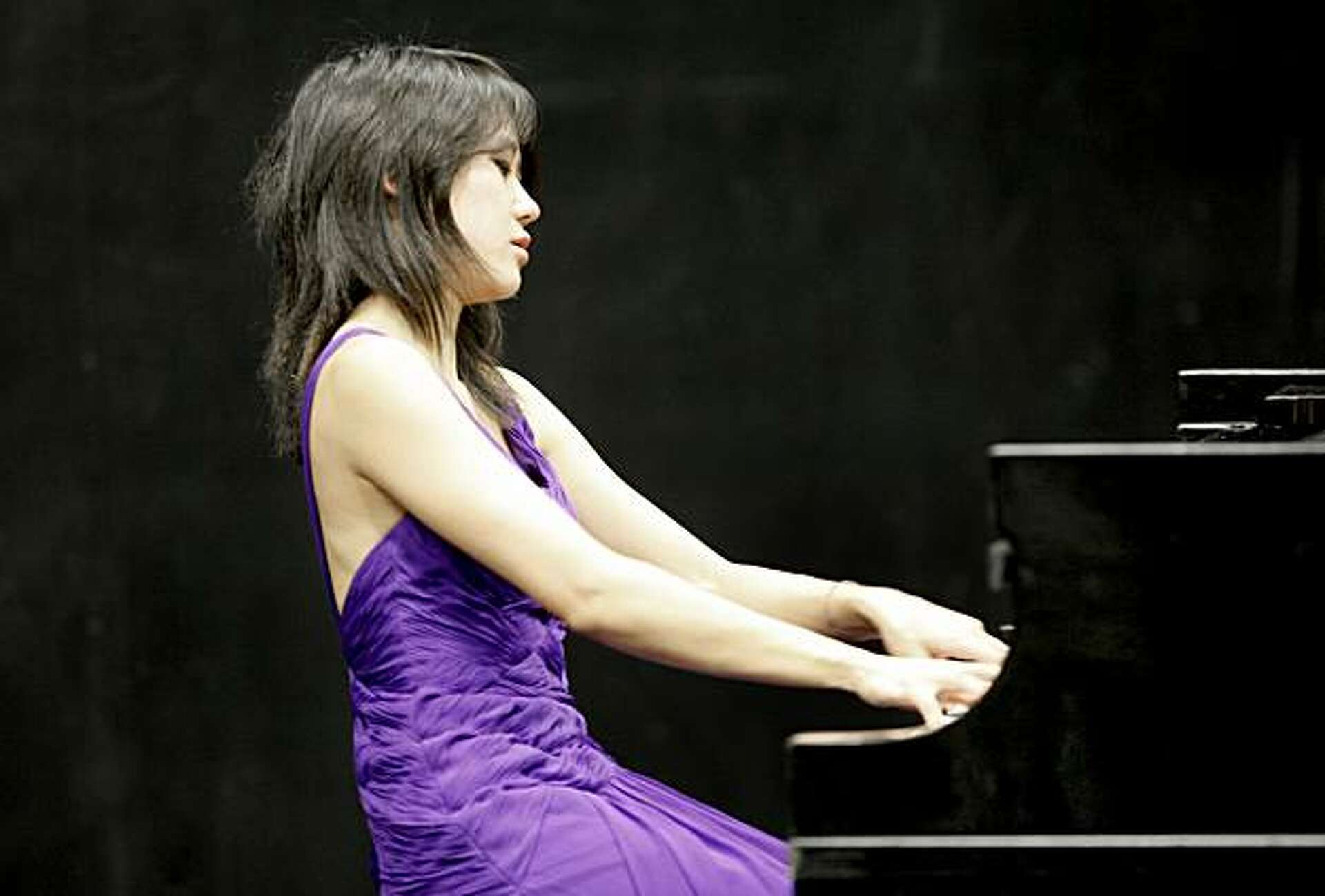 Pianist Yuja Wang, at 23 already a presence