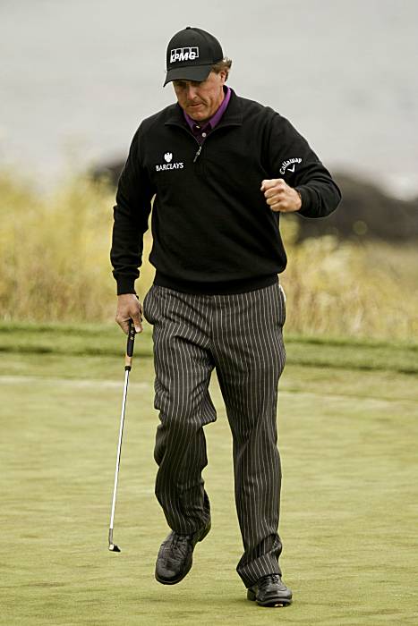 Mickelson shoots 66, surges into contention