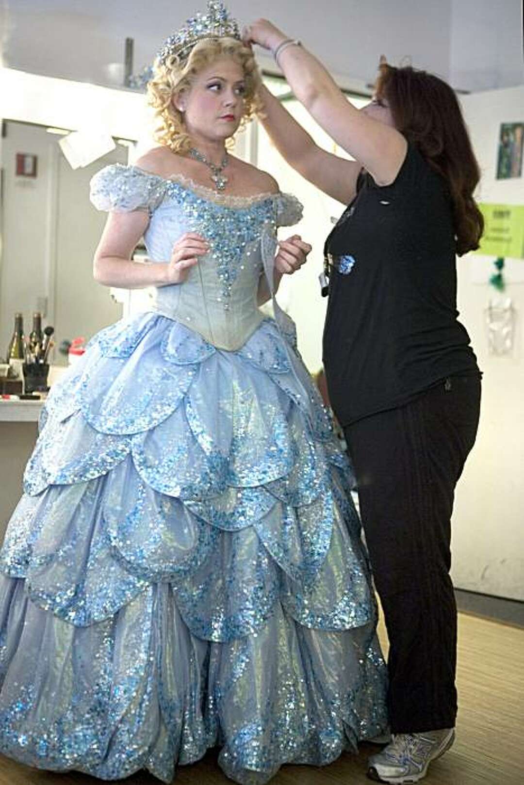 Kendra Kassebaum stays in shape to play Glinda