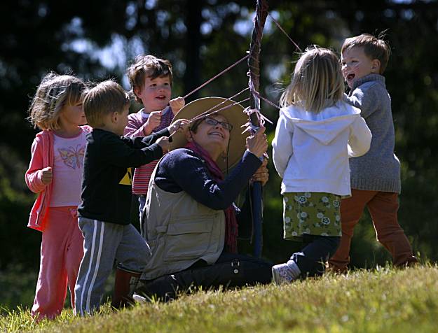 Outdoor programs teach city kids about nature