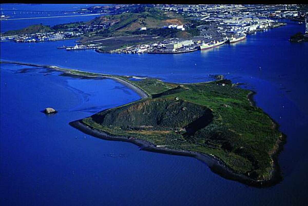 Book takes look at 48 of bay's islands