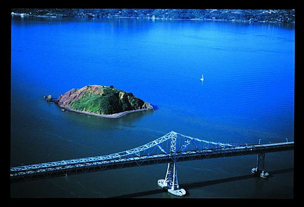 Book takes look at 48 of bay's islands