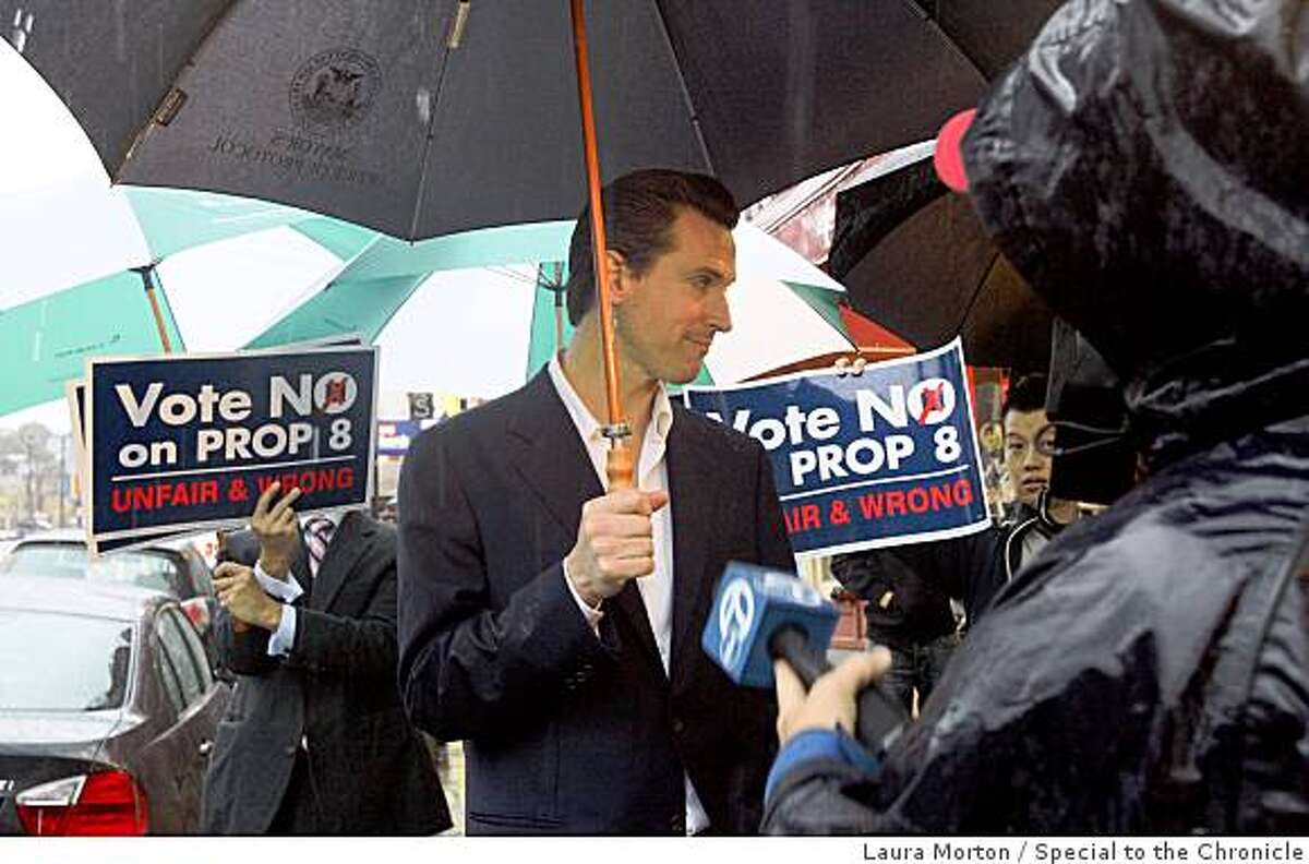 Both sides make last-minute Prop. 8 push