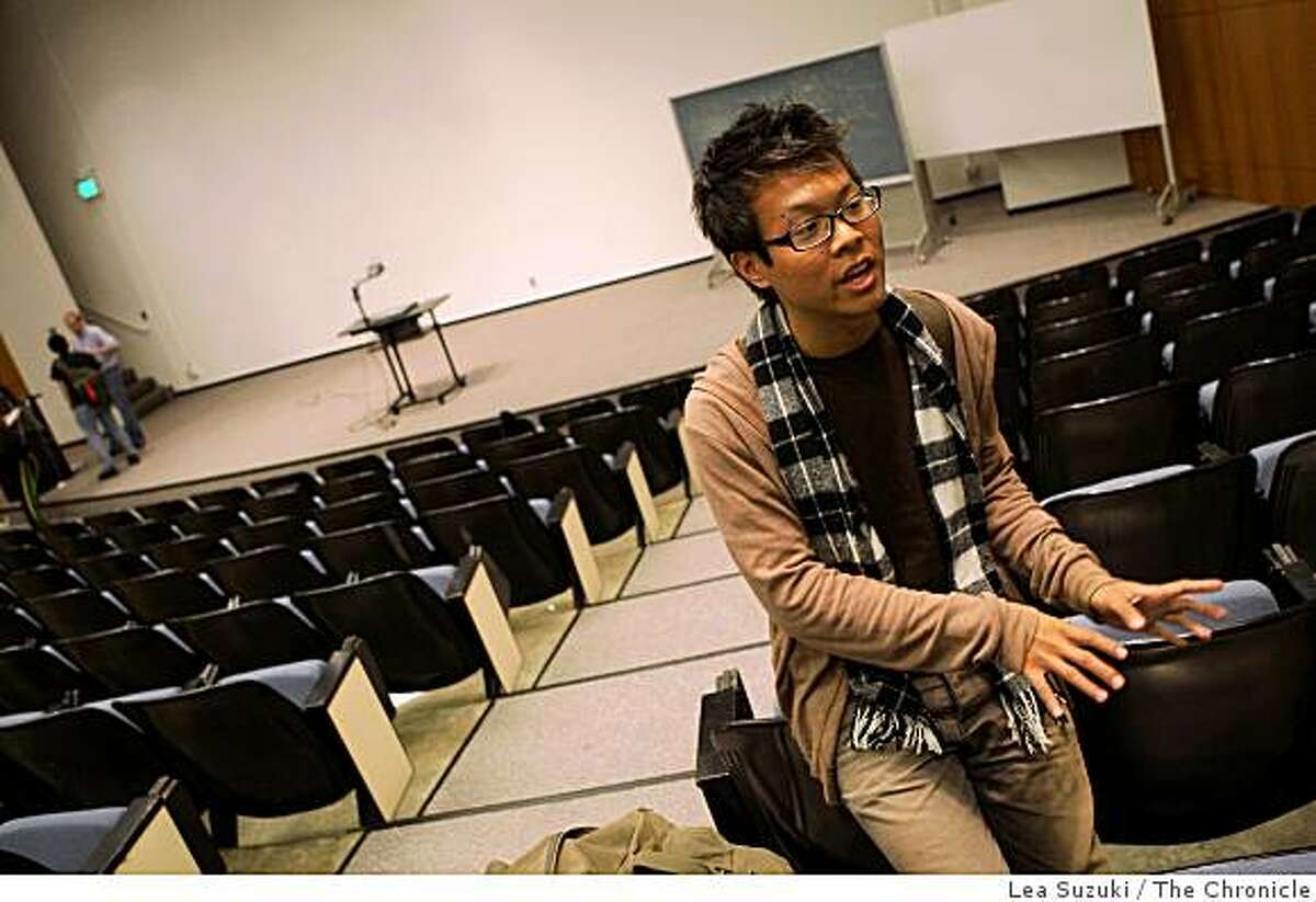 Students learning from financial crisis