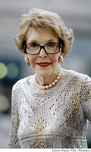 Nancy Reagan breaks pelvis in fall at home