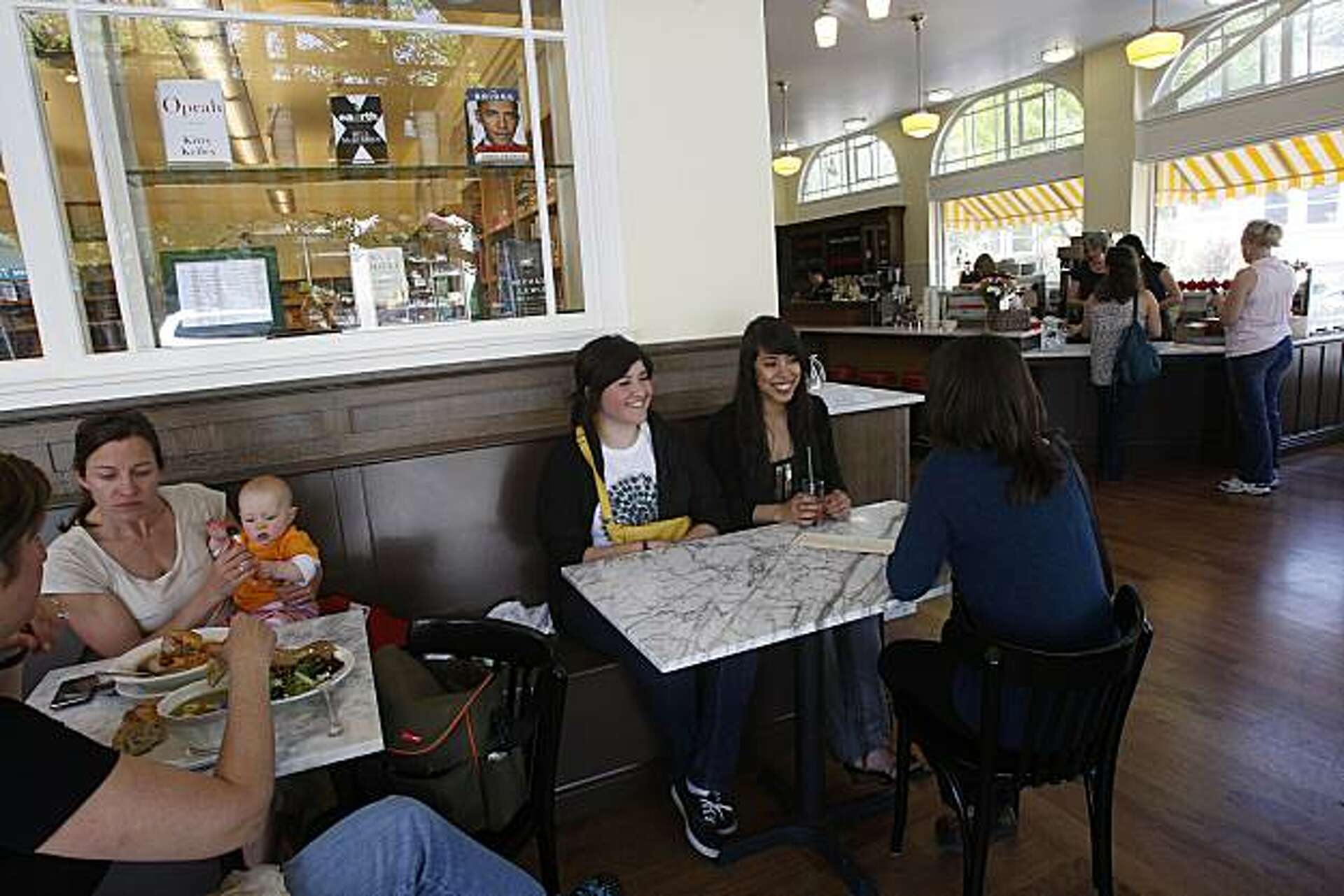 Ozzie's is reborn as Elmwood Cafe