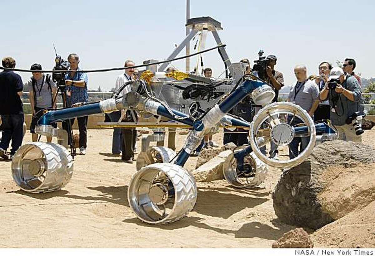 NASA pressing to send big rover to Mars next year