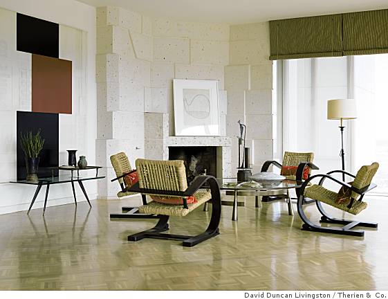 Zolezzi mixes antiques, 20th century design