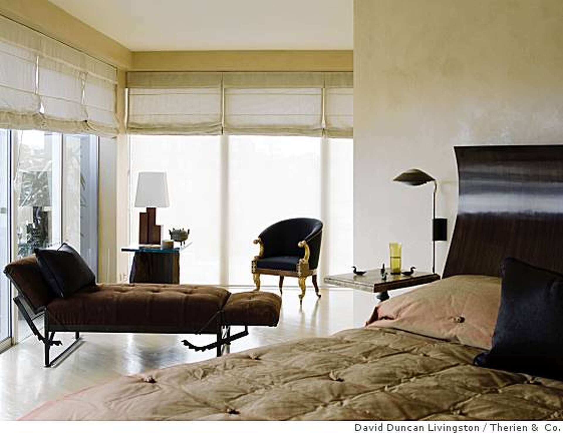 Zolezzi mixes antiques, 20th century design