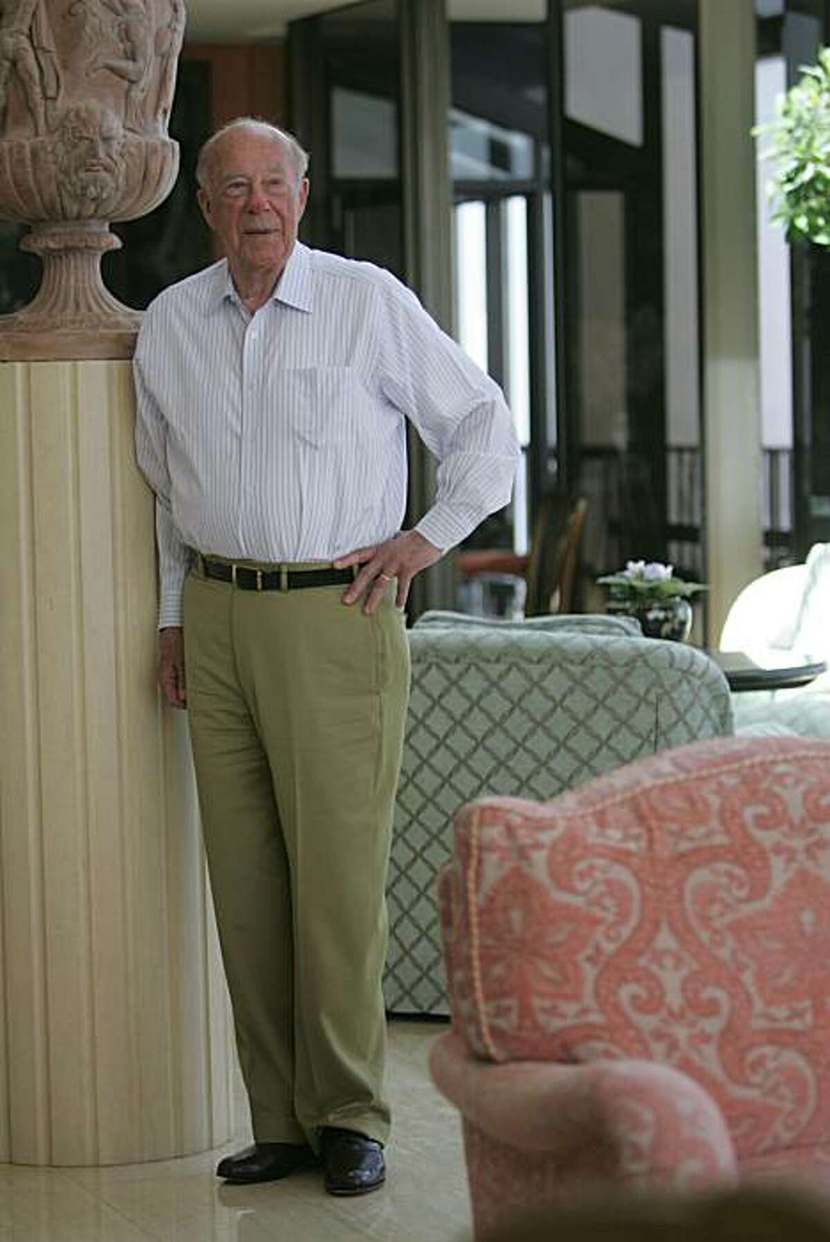 George Shultz embraces San Francisco