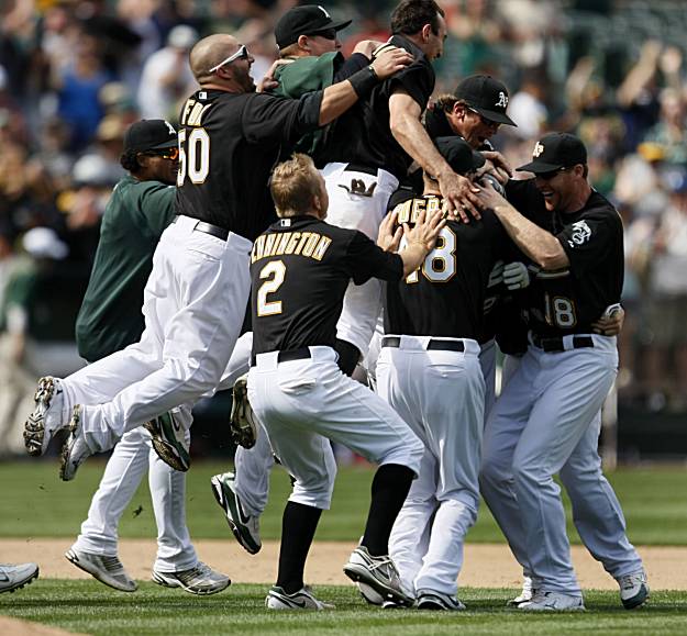 Sweeney's hit lifts A's to best start since '92