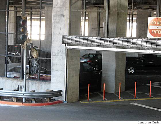 San Bruno: BART parking lot traffic lights