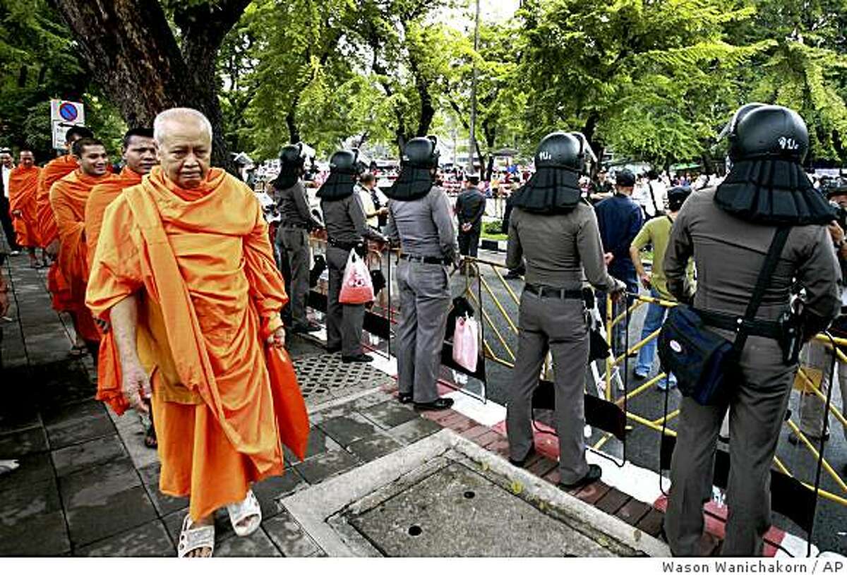 Political crisis hurts tourism in Thailand