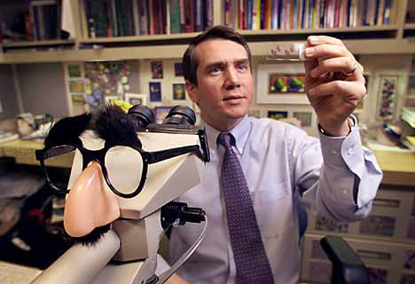 A Belly Laugh Can Speed the Healing Process / Pathologist goes `Patch ...