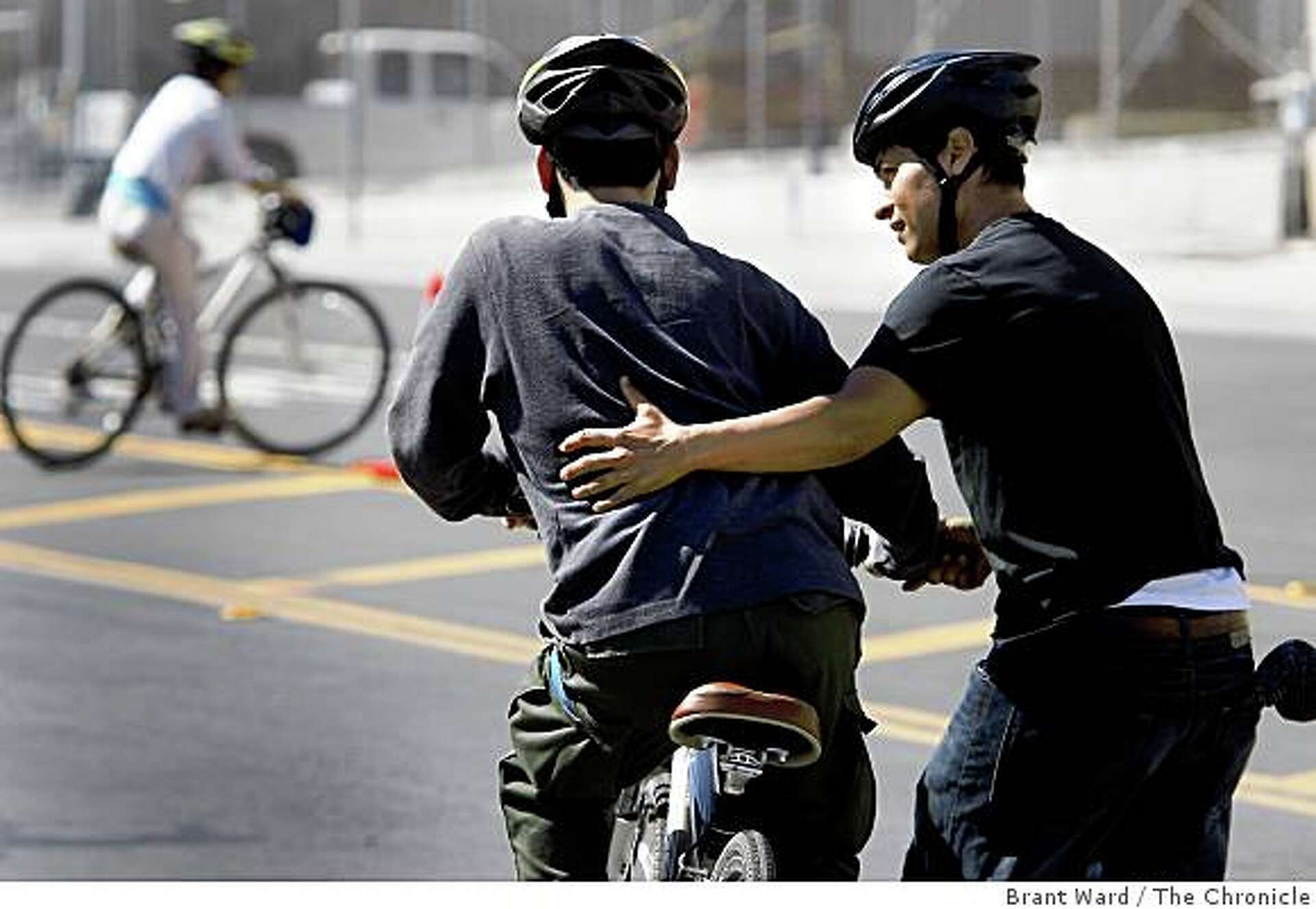 Thousands enjoy S.F.'s Sundays Street event