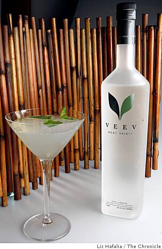 Alcohol and antioxidants share glass in acai liqueur