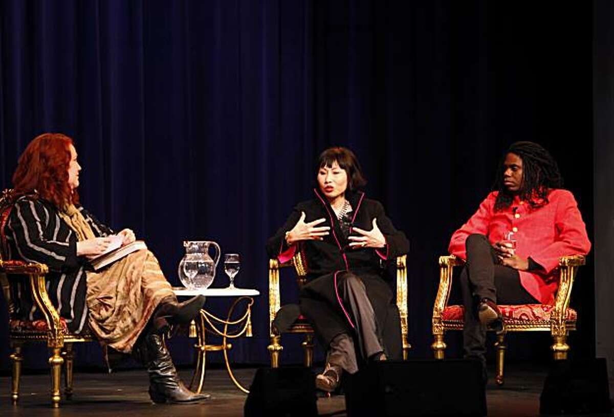 Amy Tan gives singer Pascal Toussaint a hand