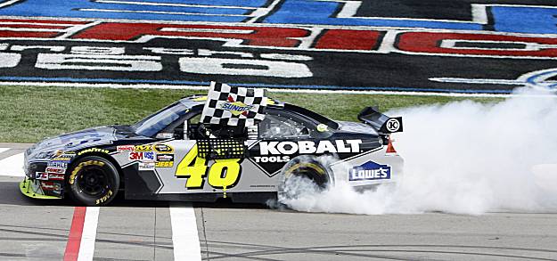 Johnson wins again, but competitors inch closer