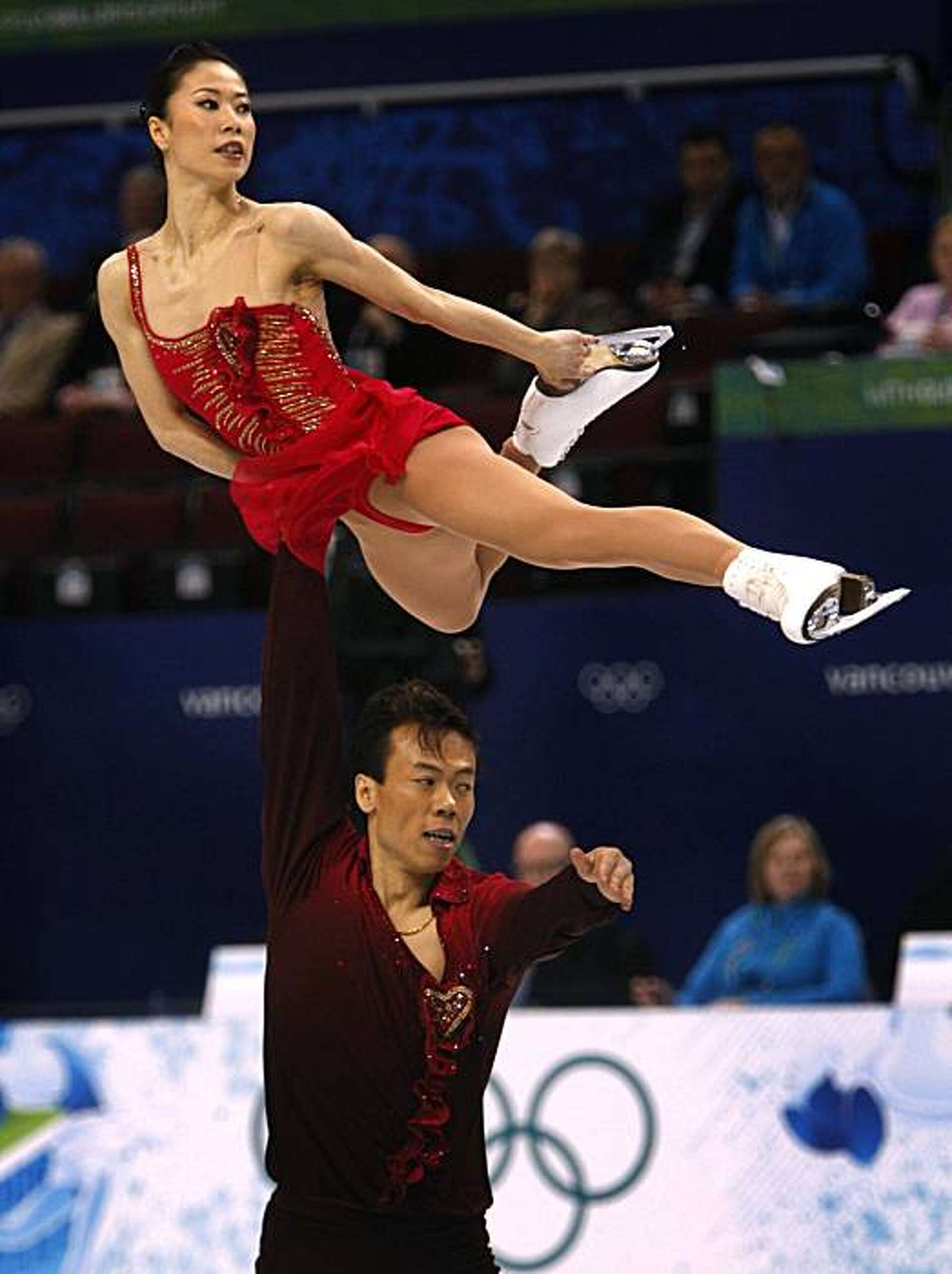 Chinese pair wins skating gold at last