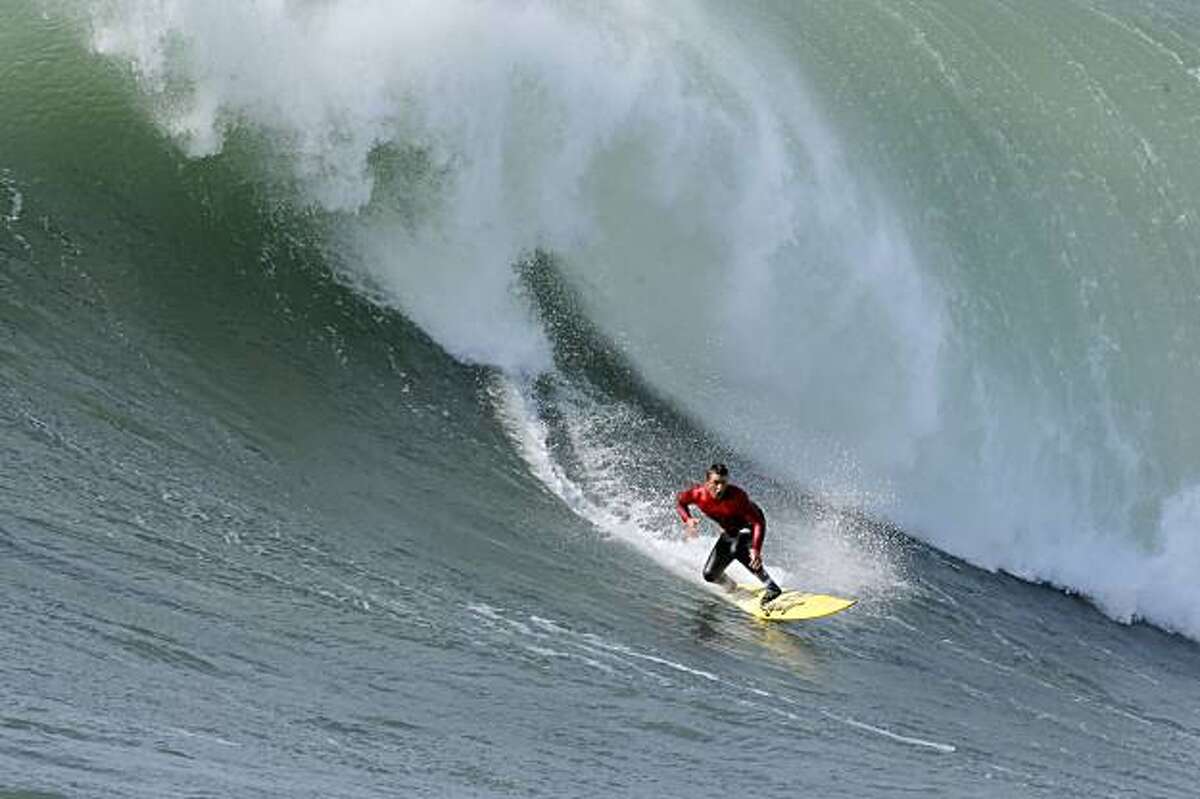 Huge waves at Mavericks injure spectators