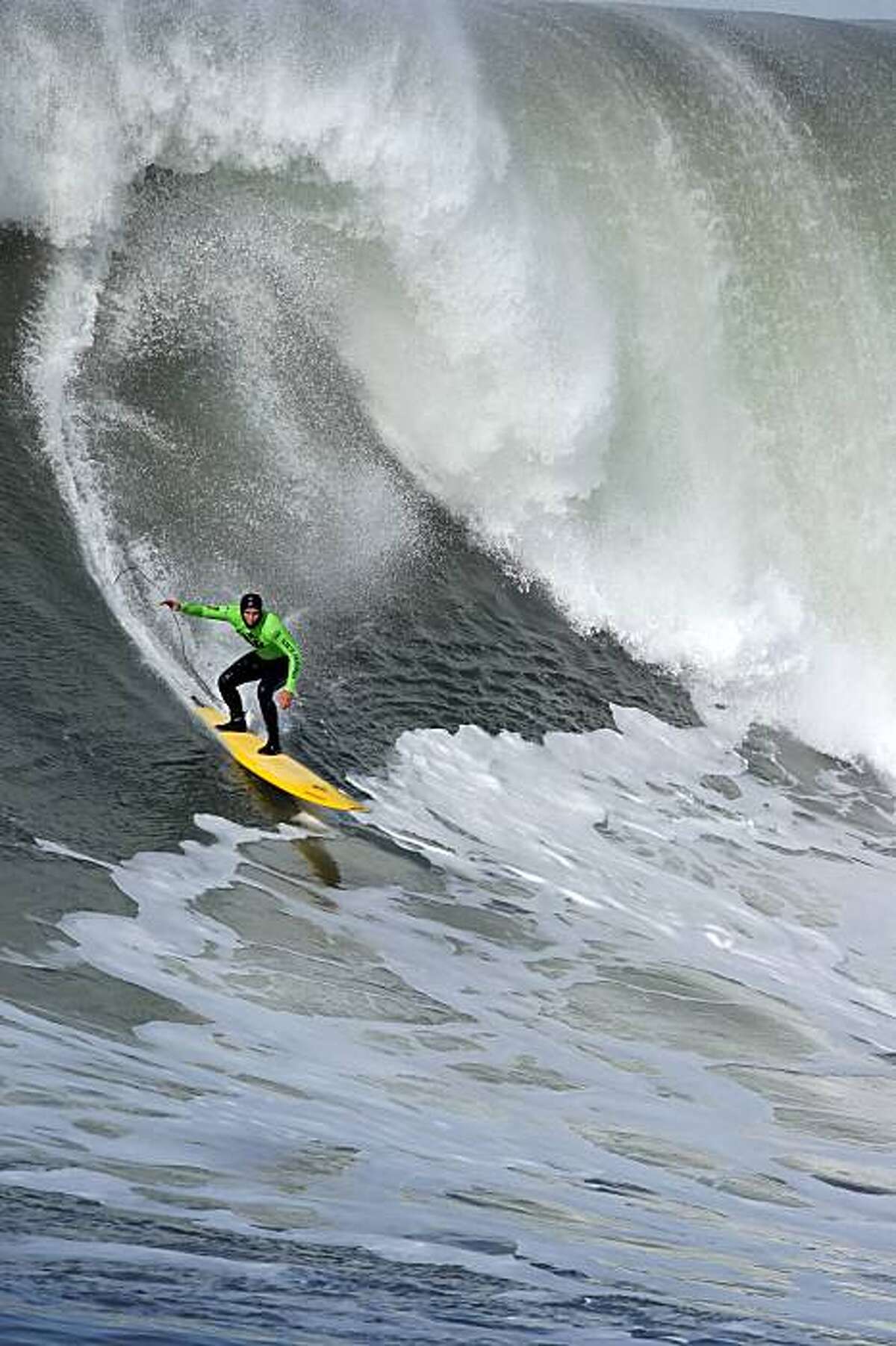 Photos: Mavericks Surf Contest 2010