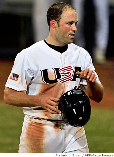 Schierholtz receives a hero's welcome