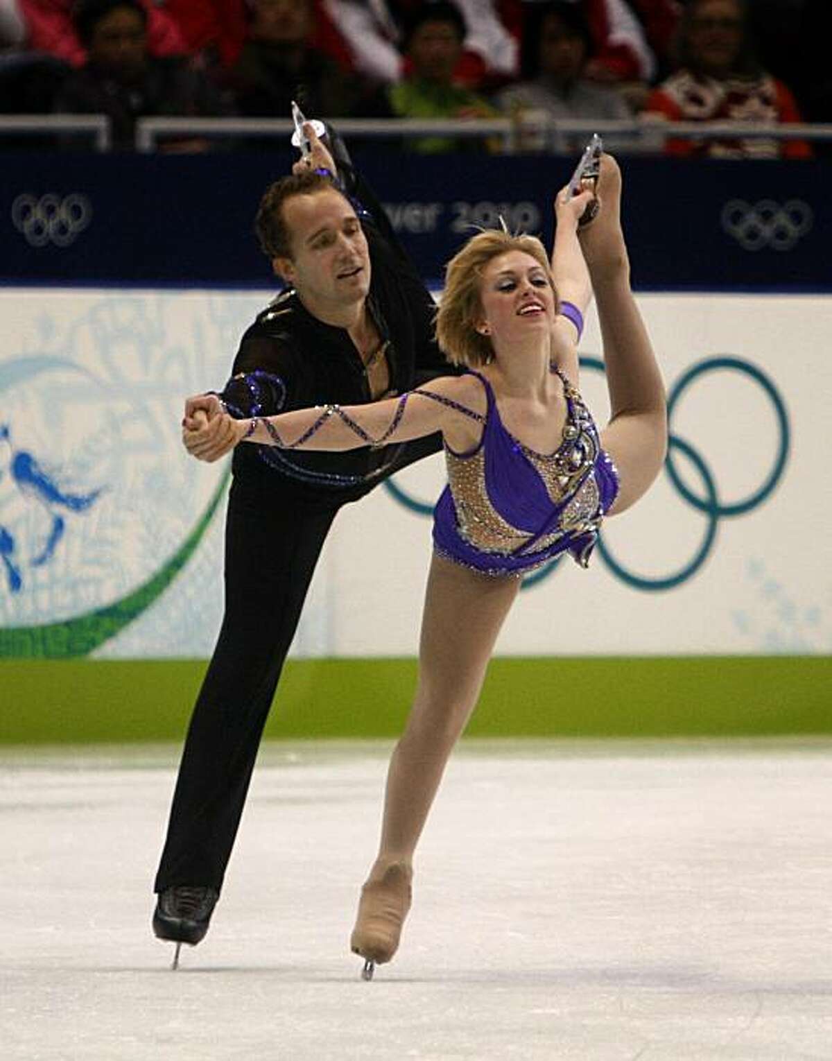 Chinese pair wins skating gold at last