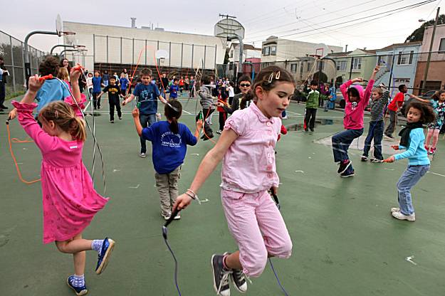 Thousands jump rope for a record