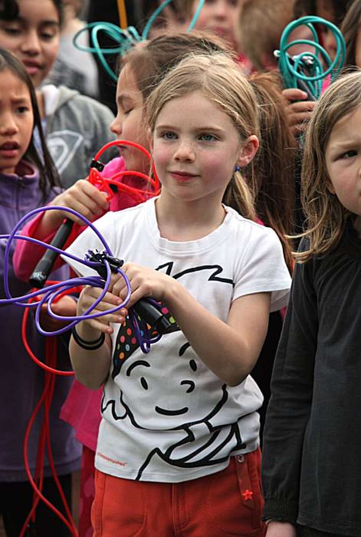 Thousands jump rope for a record