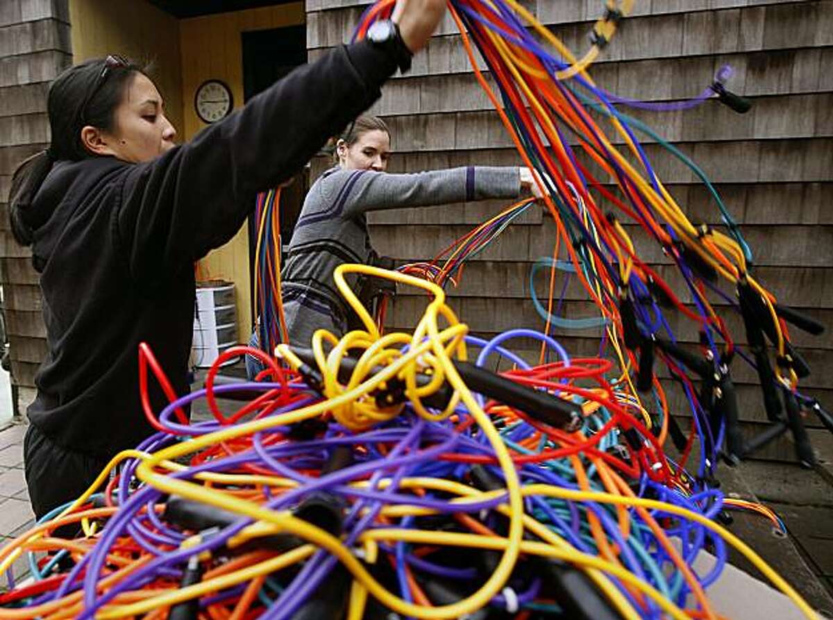 Thousands jump rope for a record