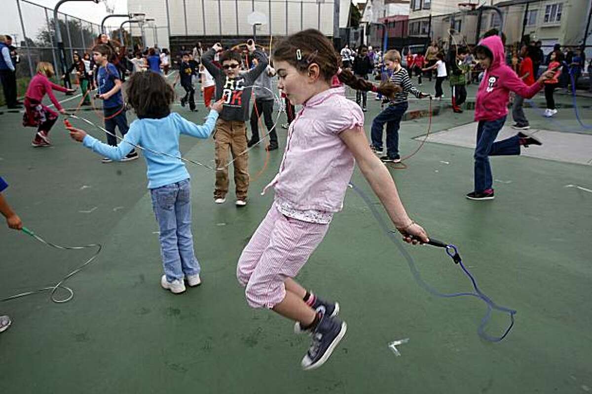 Thousands jump rope for a record