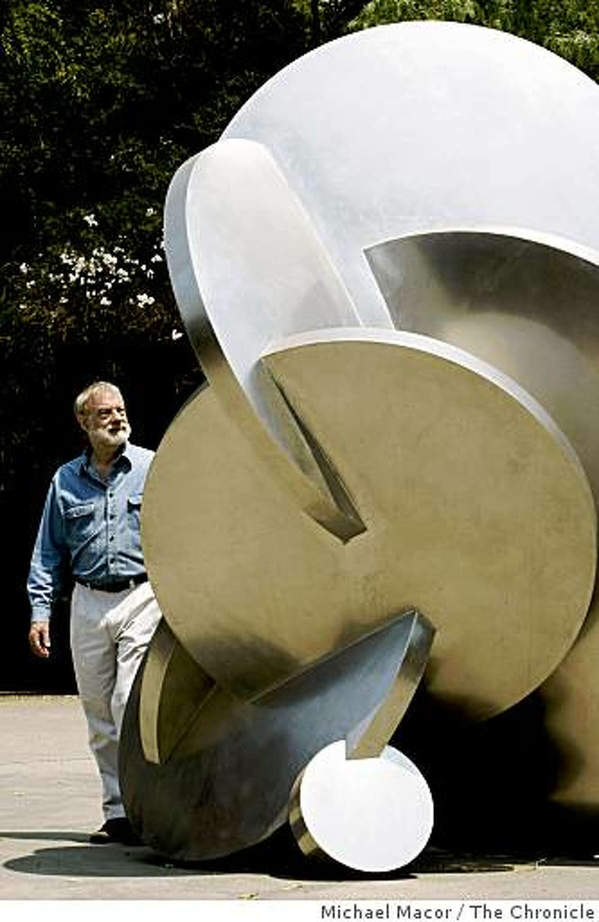 Sculptor Bruce Beasley makes it big in Beijing