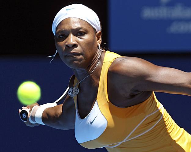 Serena Williams strong; Federer struggles