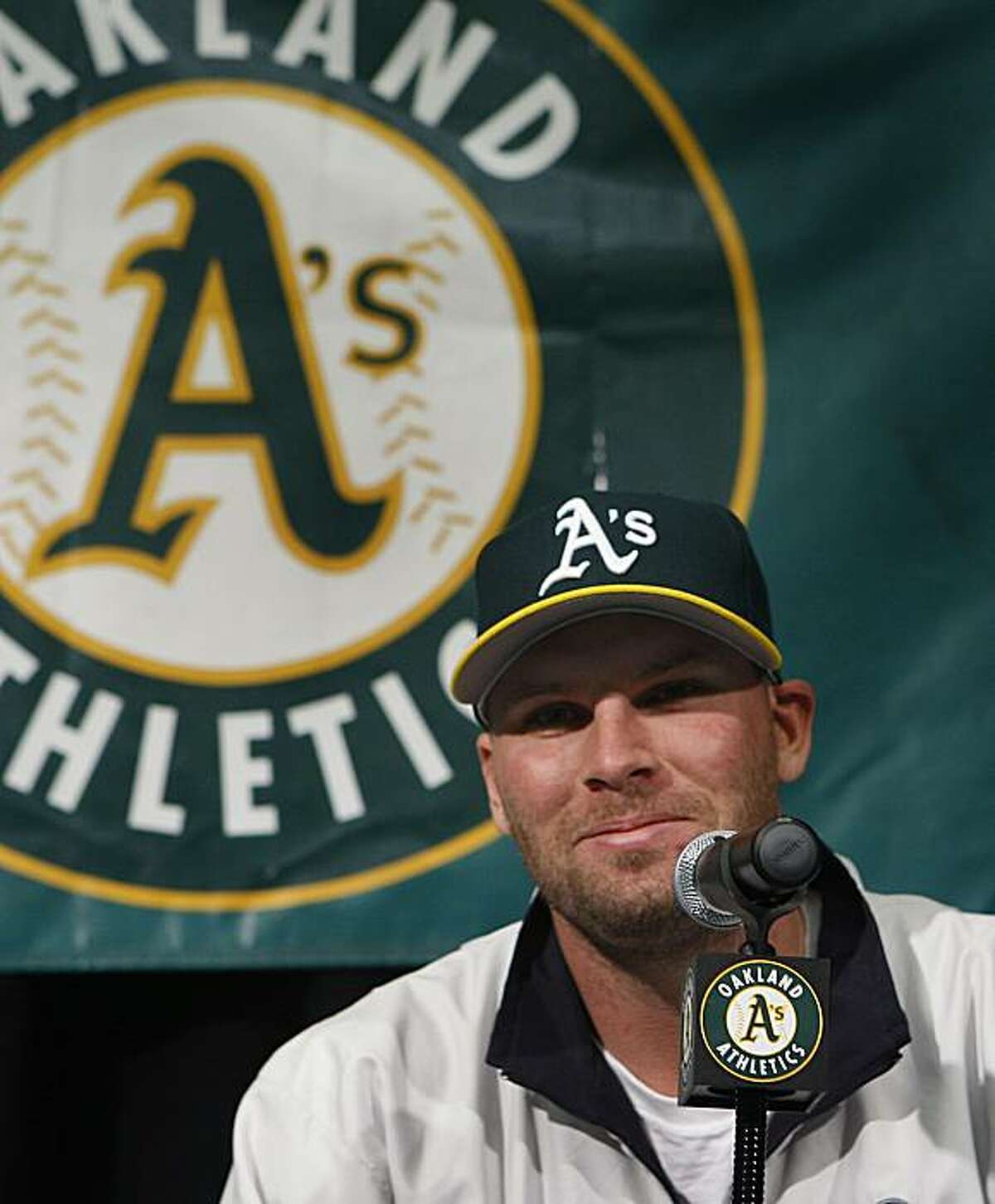 A's sign pitcher Sheets