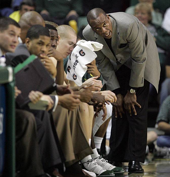 College basketball: Oregon's Kent feeling less than super