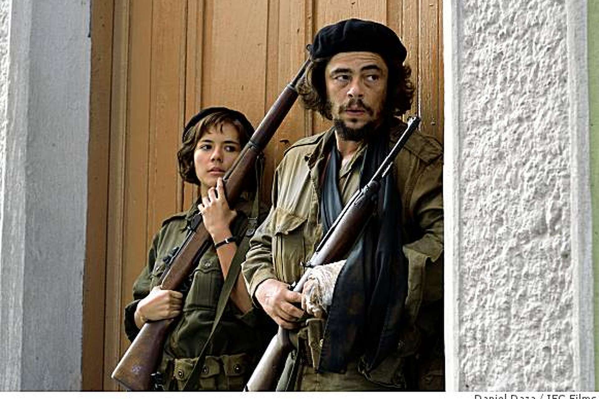 Movie review: 'Che' a bloated biopic