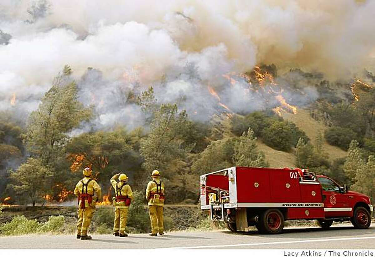Fire near Yosemite closes Highway 140